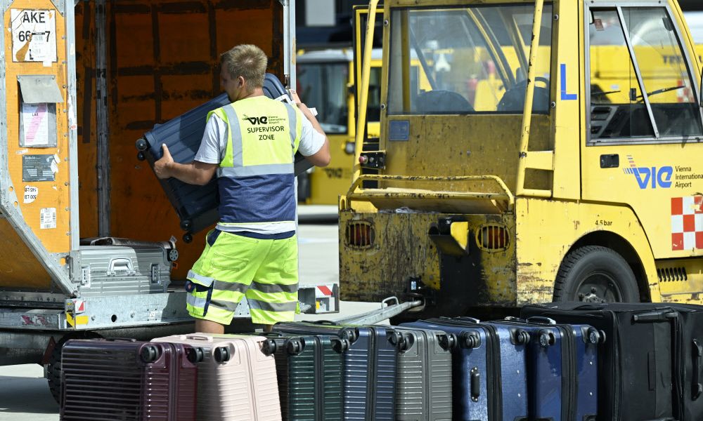 Beschäftigte an Flughäfen erhalten 18 Prozent mehr Einkommen ...