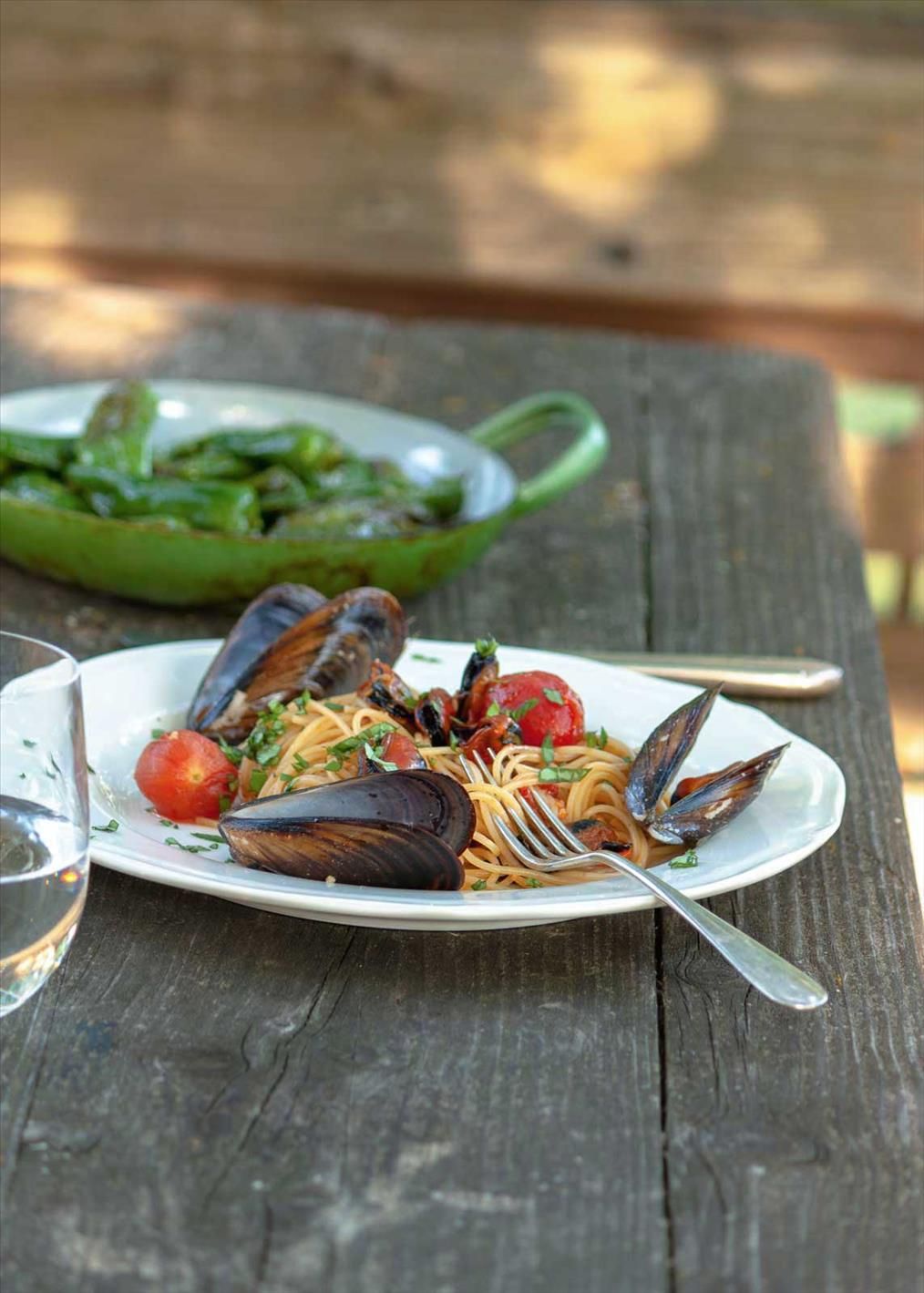 Spaghetti con Cozze: Maritime Pasta mit Miesmuscheln und Tomaten ...