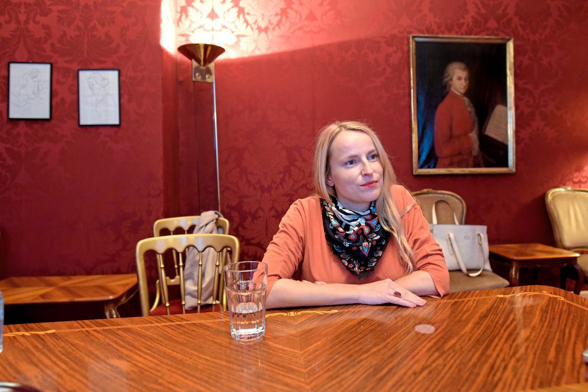 Eine kleine Typologie der Intendanten-Neustarts - Theater - derStandard ...