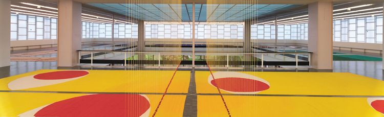 Polly Apfelbaum lässt Malerei spürbar werden - Bildende Kunst ...