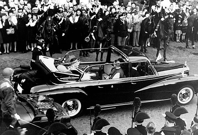 Papamobil: Der Fuhrpark des Pontifex - Auto - derStandard.at › Lifestyle