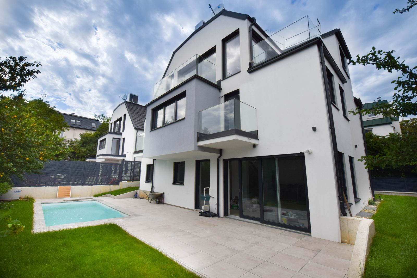 Perfekt für den Sommer: Villen mit Pool - Luxusimmobilien - derStandard ...