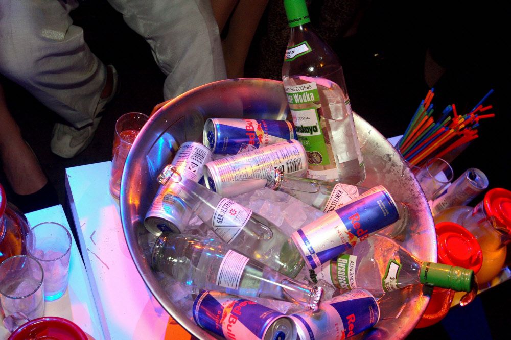 Red Bull: Diesel für Yuppies, die Clubkultur und Abstürze - Kultur ...