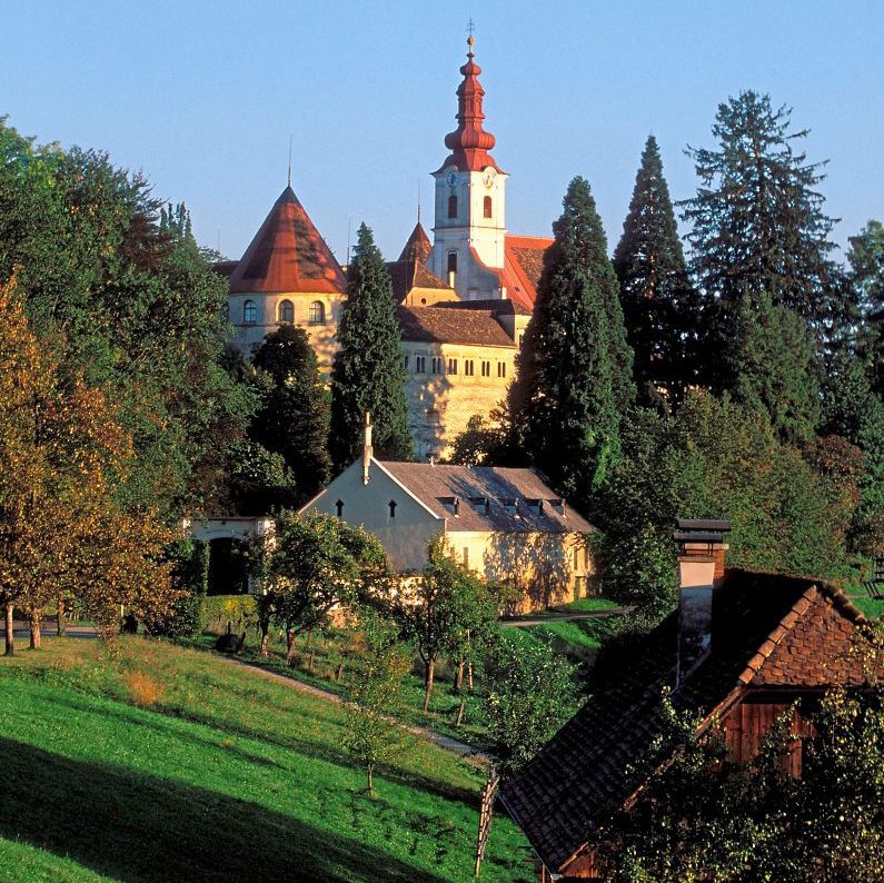Zerbrechliches Design im Schloss Hollenegg in der Steiermark - Urlaub ...
