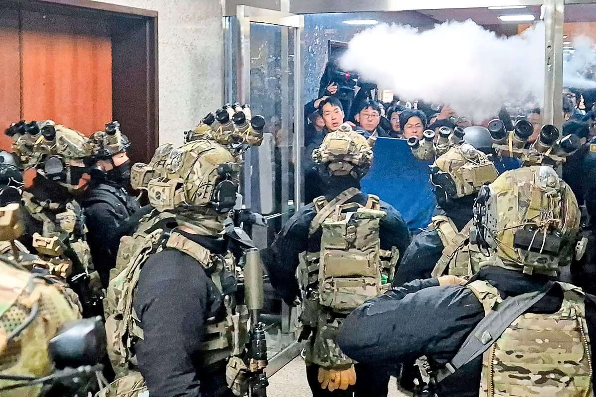 Südkoreas Interimspräsident Han nach Amtsenthebung wieder eingesetzt ...