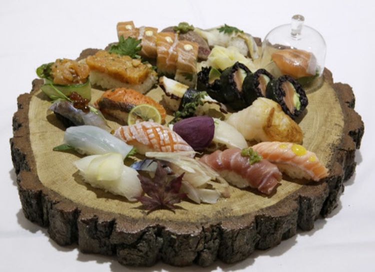 Sushi-Kette Eat Happy fischt bei Rewe und Spar - Unternehmen ...