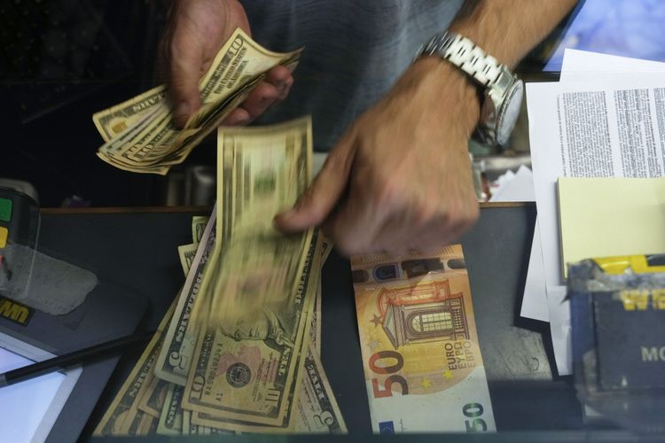 Eurokurs F llt Erstmals Seit 2002 Unter Einen Dollar Finanzen B rse