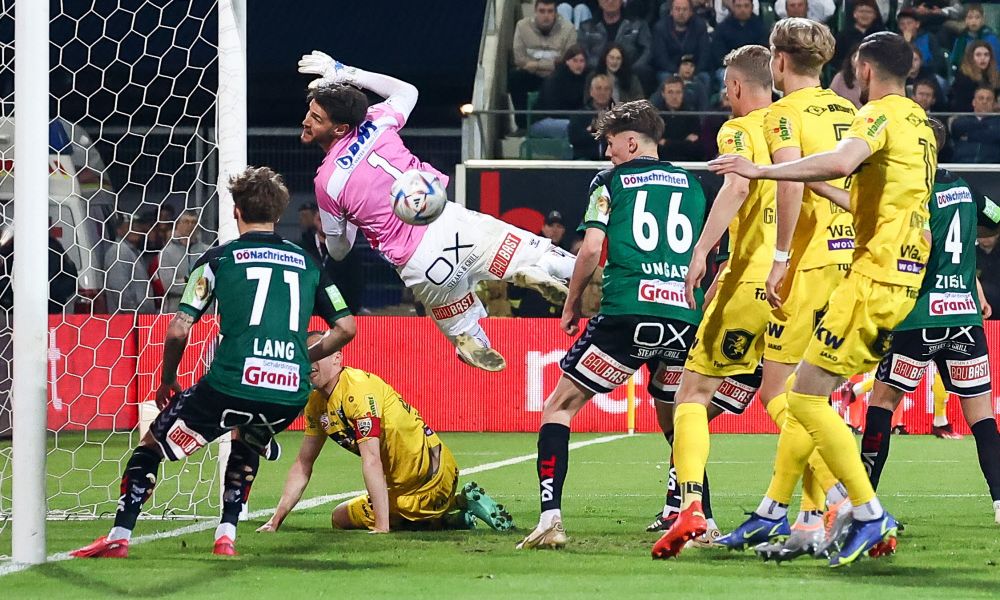 Altach gewinnt nach spätem Eigentor im Abstiegskampf gegen Ried ... Altach gewinnt nach spätem Eigentor im Abstiegskampf gegen Ried ...