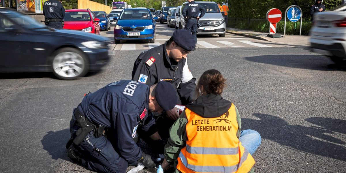 Die Regierung sollte die Letzte Generation an den Tisch holen - Walter ...