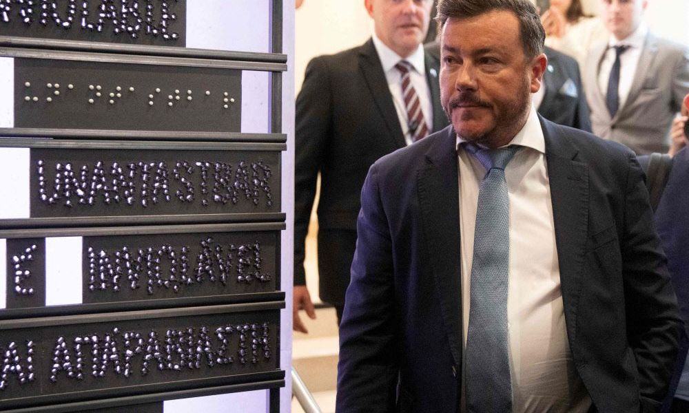 "Glitzernde Welt" und "dunkle Geheimnisse": Der Fall des René Benko ...