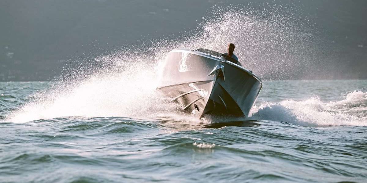 Performante Motorboote, die mit dem Strom schwimmen - Mobilität ...