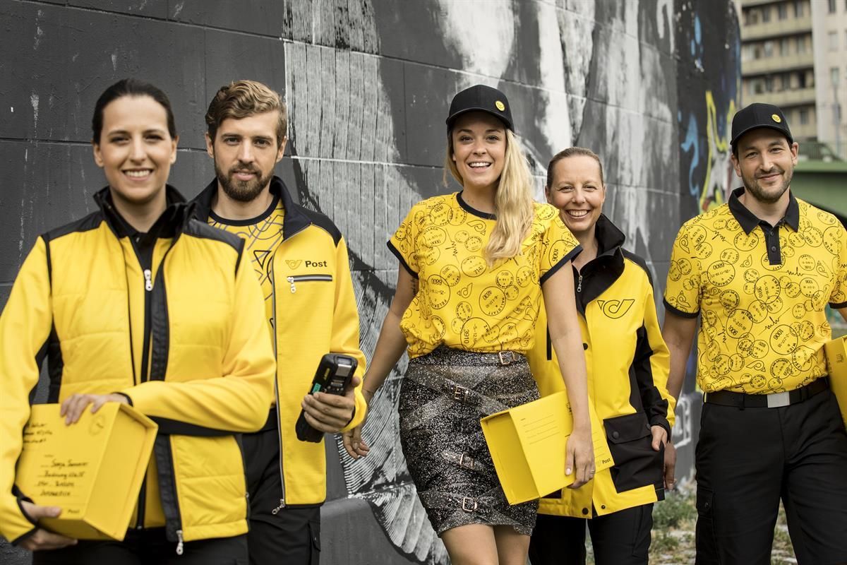Marina Hoermanseders Post-Outfits: "Uniformen dürfen sexy sein" - Mode ...