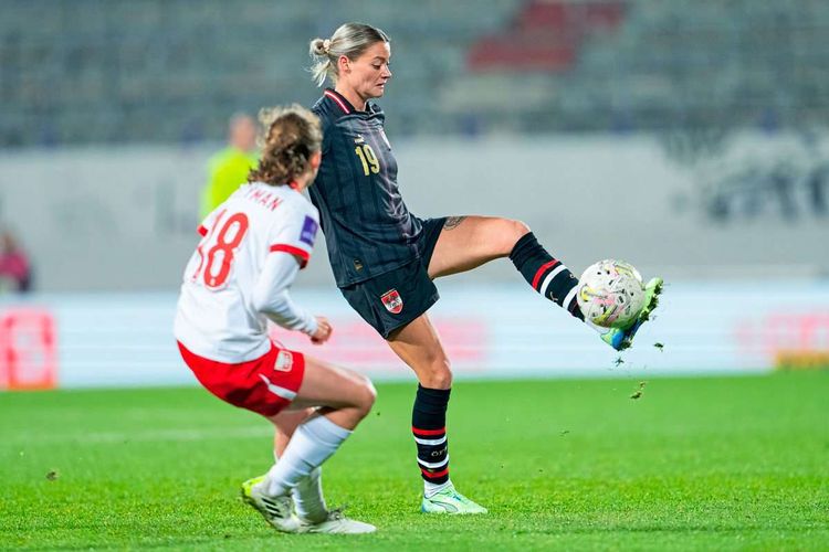 Verena Hanshaw wechselte von AS Roma zu West Ham United - Fußball ...