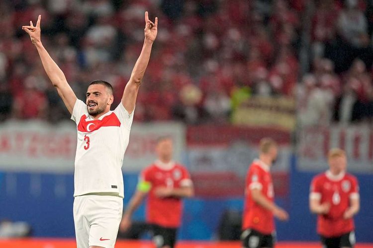 Statue mit Wolfsgruß für Türkei-Spieler Demiral aufgestellt - Fußball ...