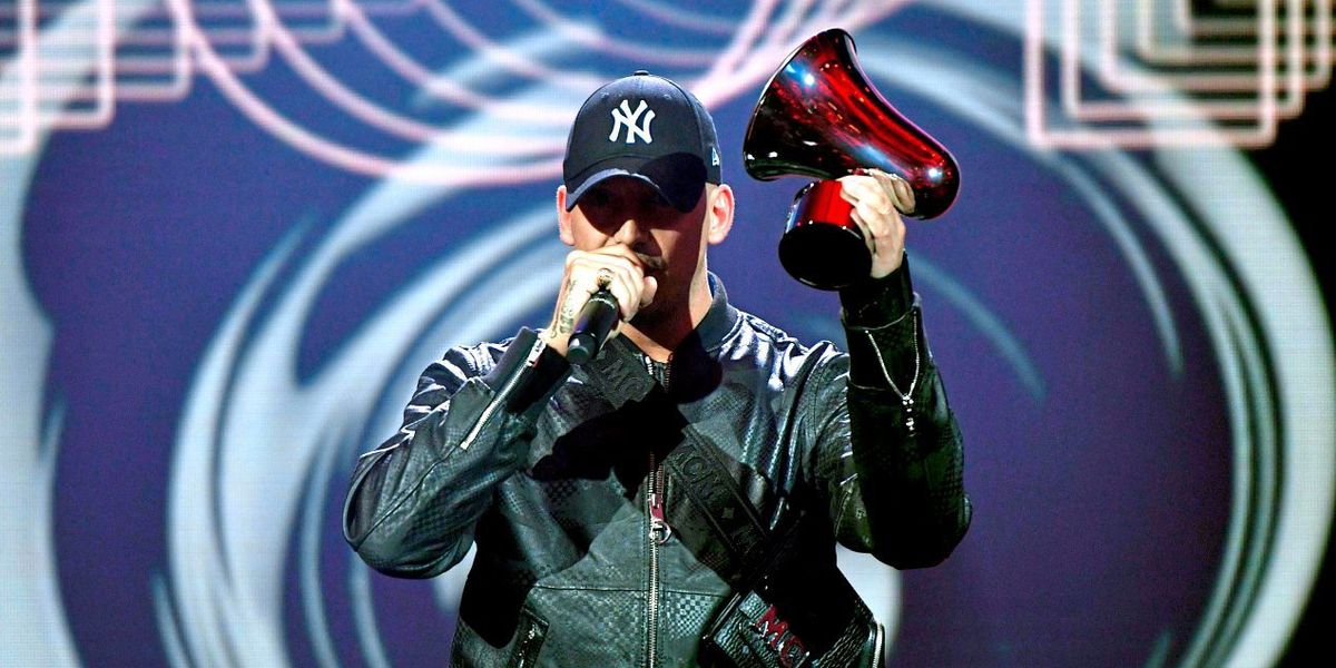 Rapper Raf Camora verkauft eigenen Wodka: Damenkracherl für Gangster ...