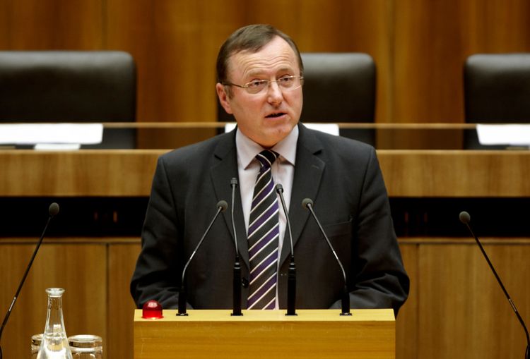 "Der Kopf ist immer voll mit Politik": Wie sich Abgeordnete ...