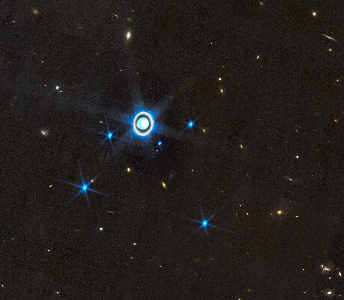 Webb zeigt die mysteriöse "Polkappe" des Uranus - Weltraum - derStandard.at › Wissenschaft