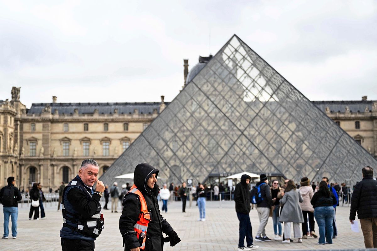 Sind die Louvre-Juwelen noch in Paris? Polizei vermutet sie in einem ...