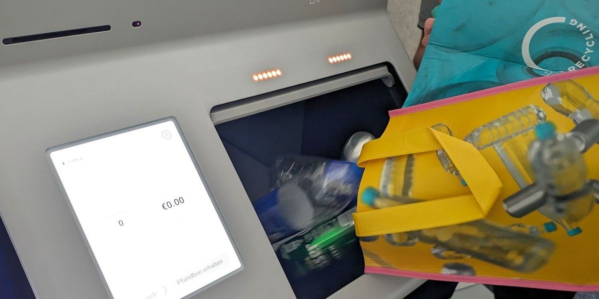 Tomra R2: Ein Blick ins Innere des "verfressenen" Pfandautomaten ...