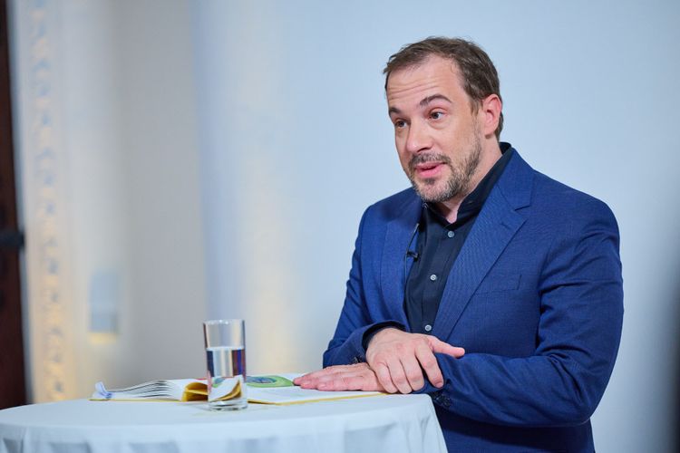 Vom Luftikus zum Theaterhausvater: Der neue Burgtheaterdirektor Stefan ...