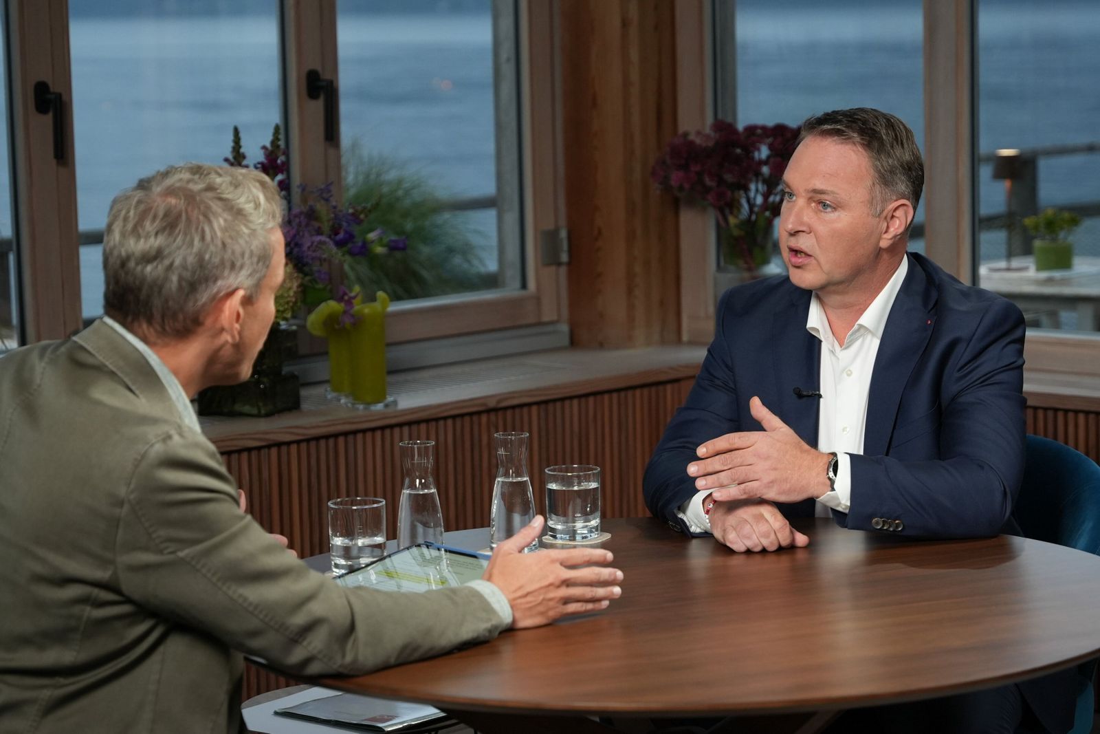 Babler bleibt hinter Kickl: 746.000 sahen ORF-"Sommergespräch" - Etat - derStandard.de › Kultur