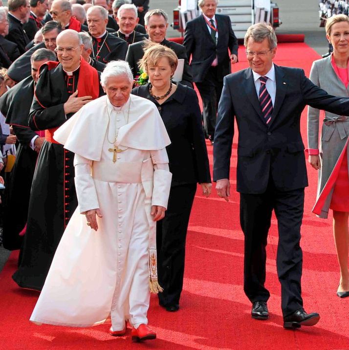 Wer zieht eigentlich den Papst an? - Mode & Kosmetik - derStandard.de ...