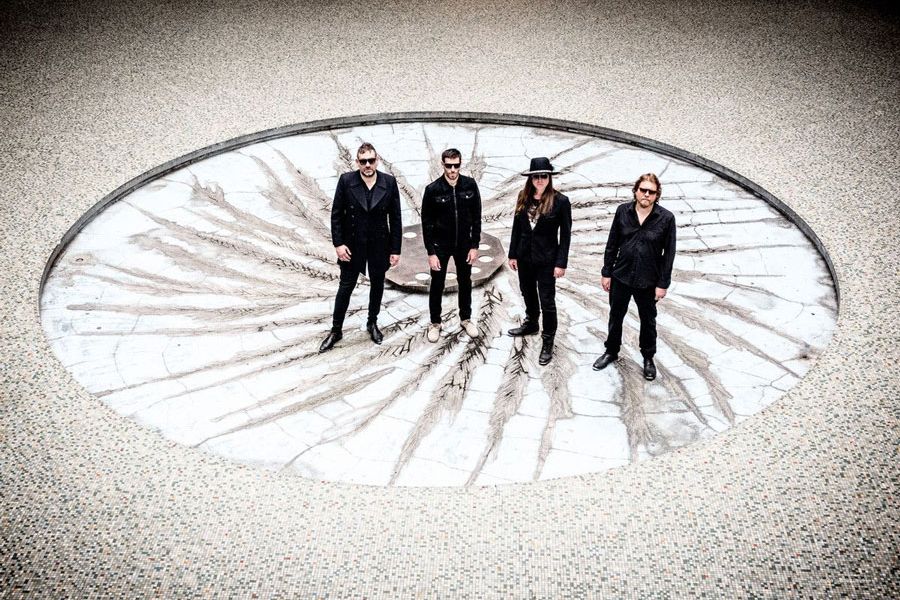 Endzeitstimmung mit Archive - Musik - derStandard.de › Kultur