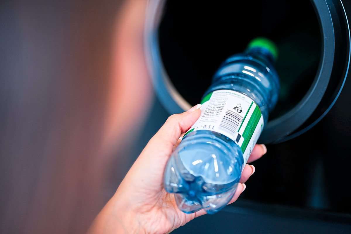 Pfand auf Plastikflaschen und Dosen geht in Österreich nach Hürdenlauf in die Zielgerade ...