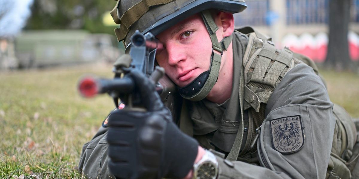 Rekrut: "An das lange Stehen gewöhnt man sich" - Weiterbildung ...