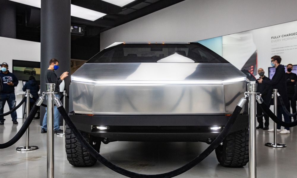 Tesla Cybertruck braucht noch Hilfe für das "Gelände" - Webmix ...