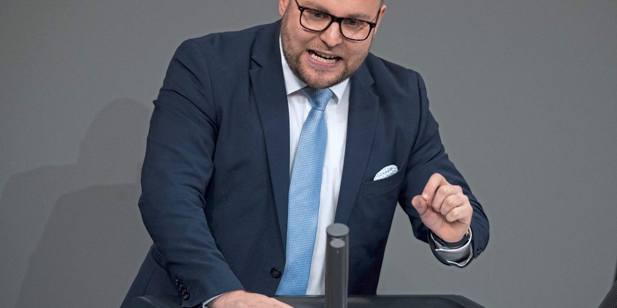 Bericht: Moskau wollte AfD-Abgeordneten kontrollieren - Deutschland ...