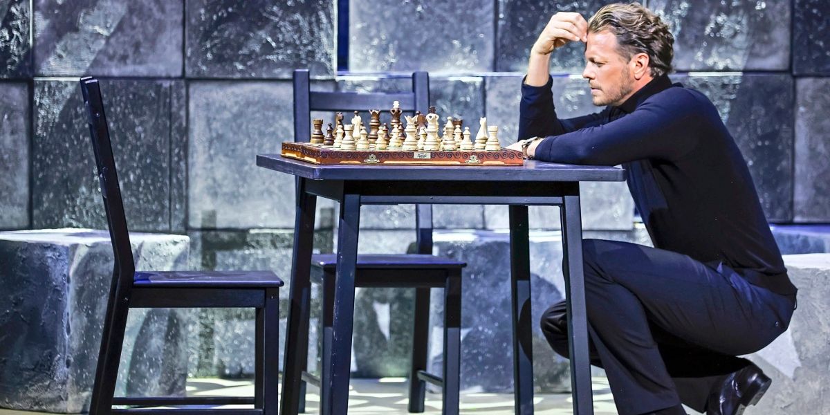 Der Mensch als Schachfigur im Musical "Chess" in Baden - Bühne ...