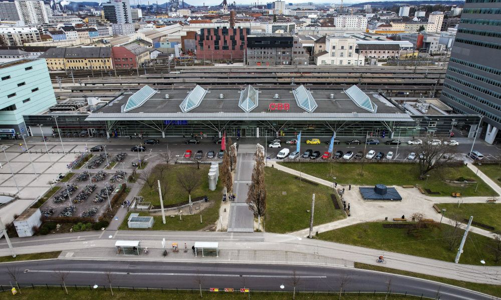 Passant am Linzer Hauptbahnhof niedergestochen - Kriminalität - derStandard.at › Panorama