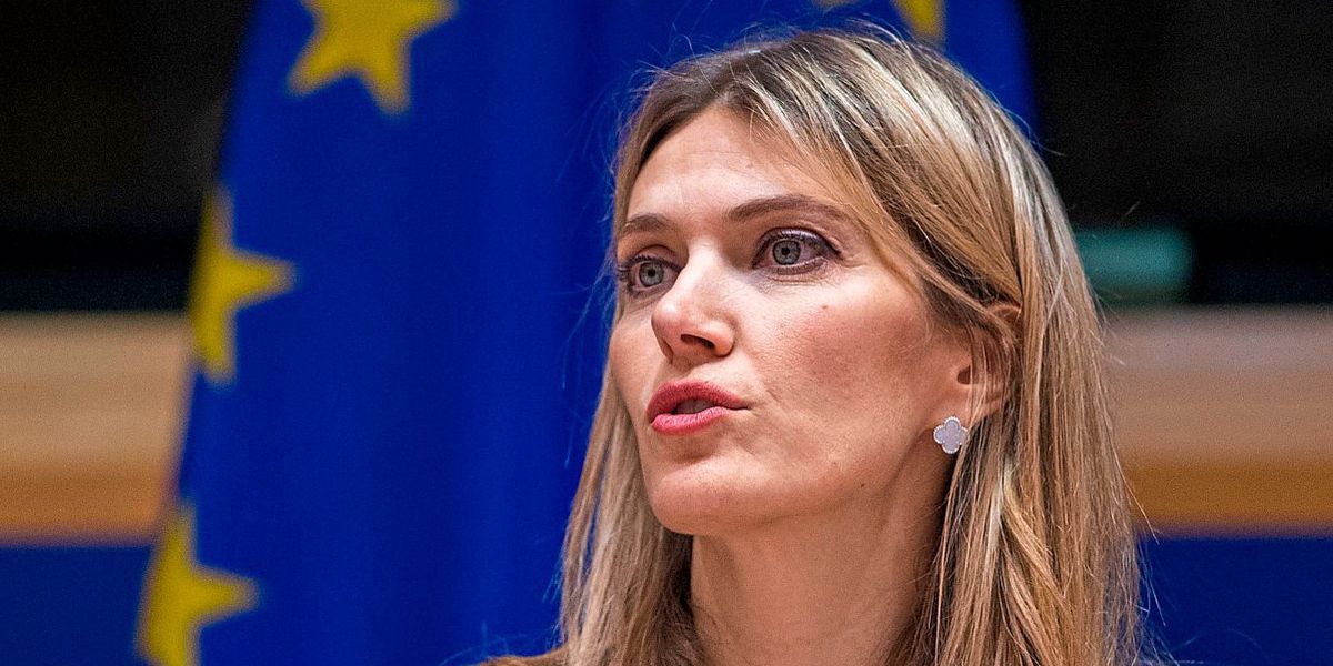 Ehemalige EP-Vizepräsidentin Kaili bleibt in Untersuchungshaft - EU ...