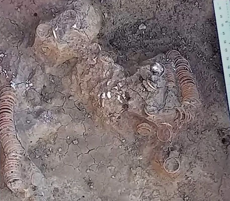 Gewaltiger 6.500 Jahre alter Goldschatz in Rumänien entdeckt ...