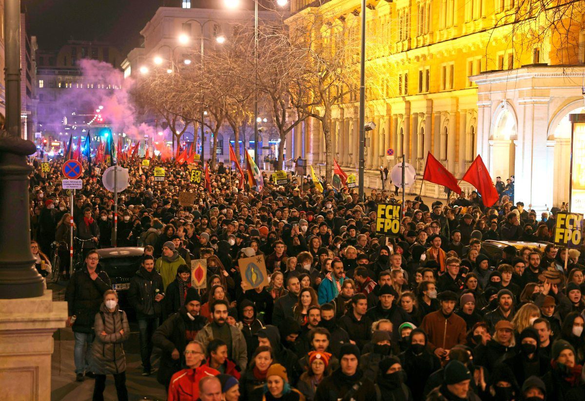 Über 2.500 Menschen demonstrierten gegen Akademikerball - Livebericht ...