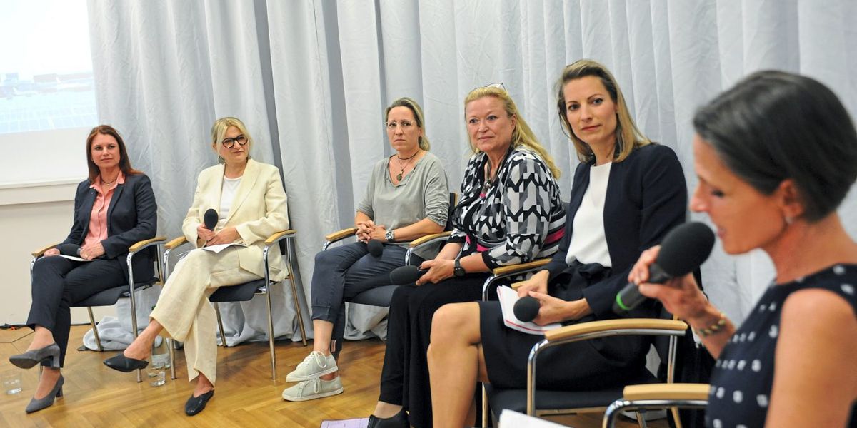 Wie die Luftfahrt für Frauen attraktiver werden könnte - Arbeitswelten ...