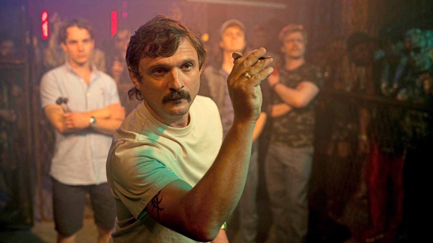 Darts-Comedy auf Sky: "Die Wespe" trifft wieder mitten ins Schwarze ...