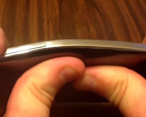"Bendgate": Samsung Galaxy S4 lässt sich auch verbiegen - Apple - derStandard.at › Web