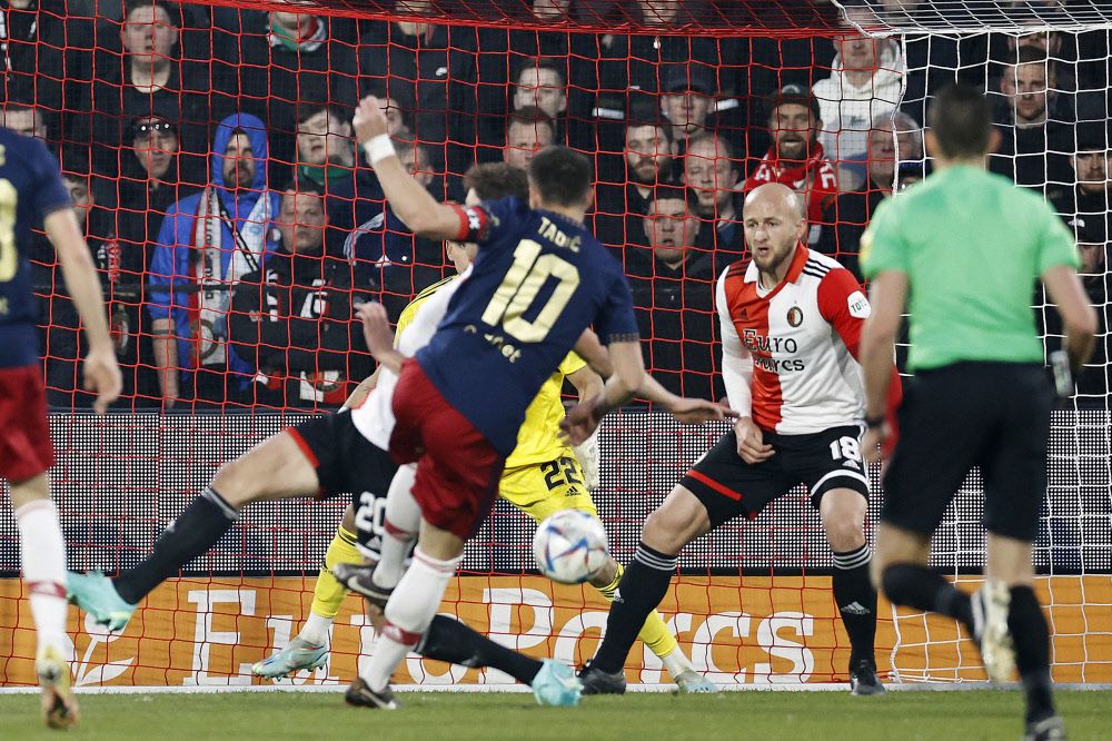Trauner verliert hitziges Cup-Halbfinale mit Feyenoord gegen Ajax ...
