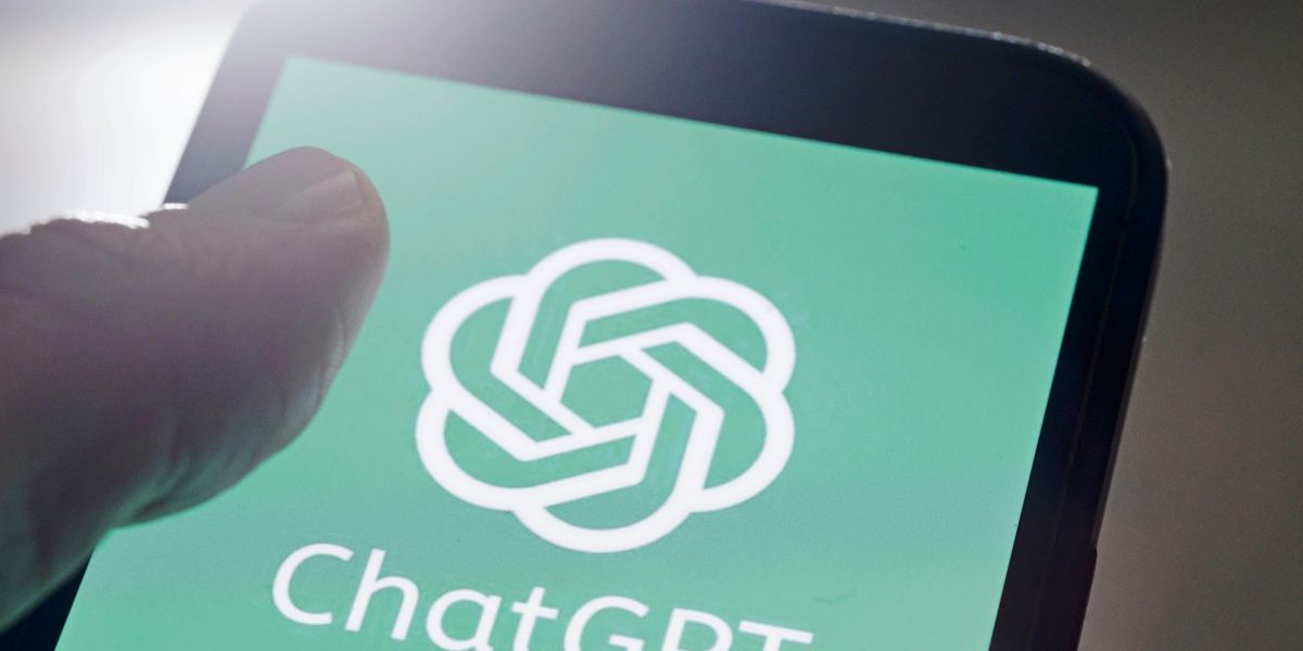 OpenAI arbeitet angeblich an eigenem KI-Smartphone - Hardware ...