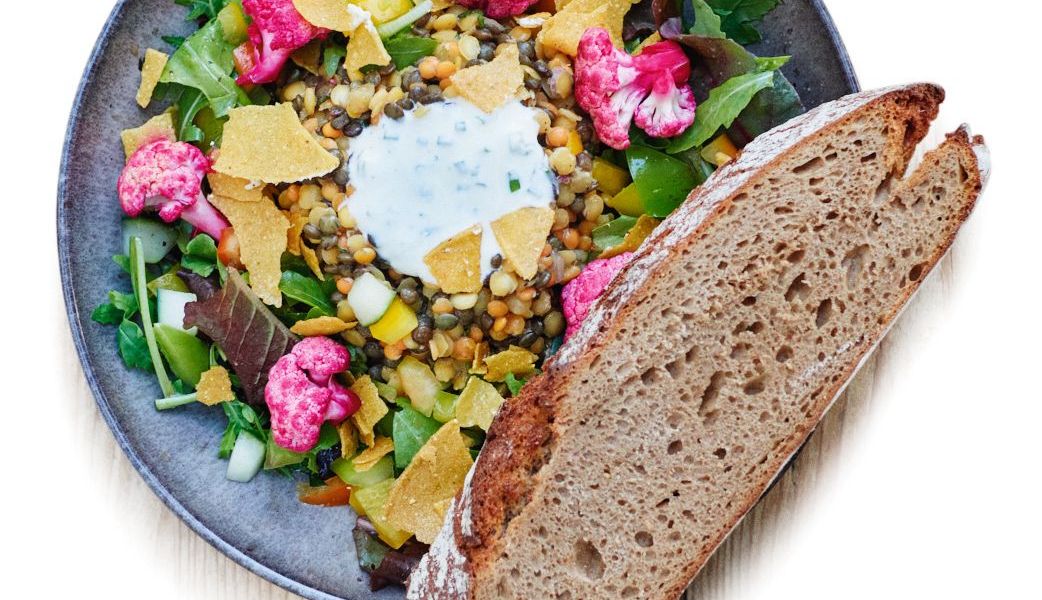 Bioschnitzel und Vegetarisches mit Ausblick im Häuserl am Roan - Lokale ...