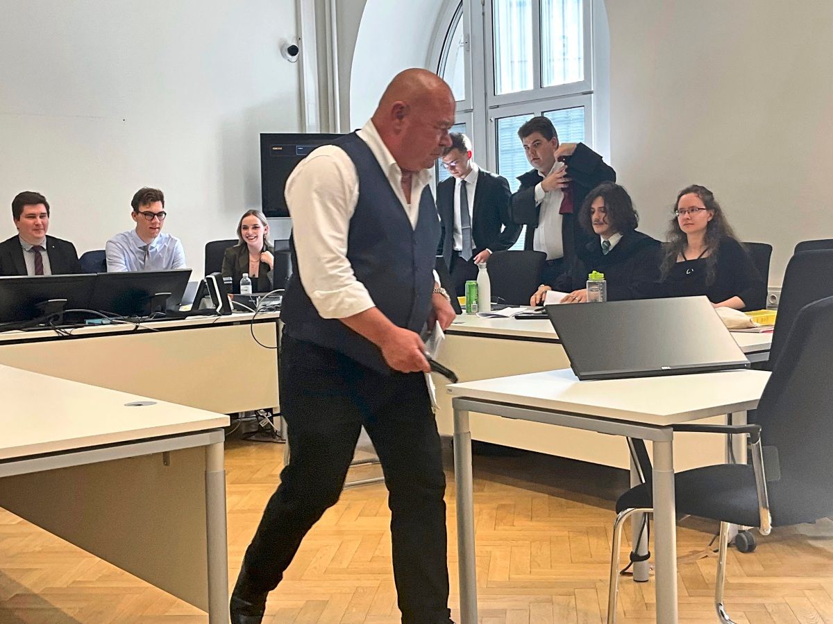 Jus-Studierende lernen mit Swingerclubs und angeklagten Verteidigern ...