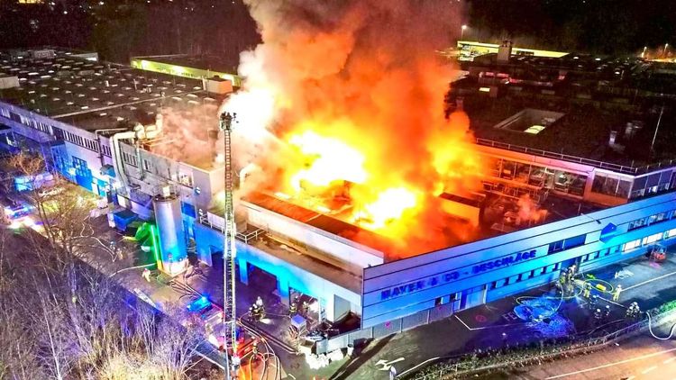 Fünf Verletzte nach Großbrand beim Salzburger Beschlägehersteller Maco ...