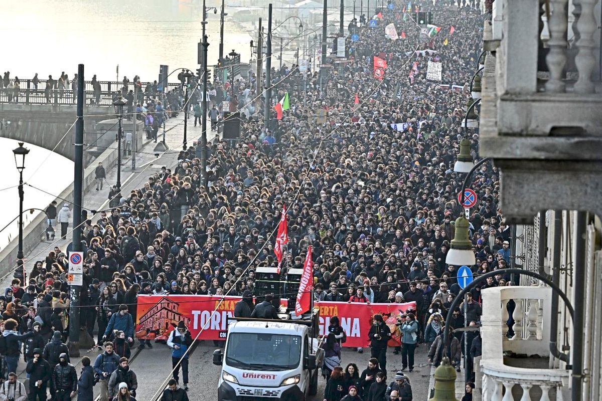 Protest gegen Räumung eines Kulturzentrums in Turin eskaliert, sechs ...