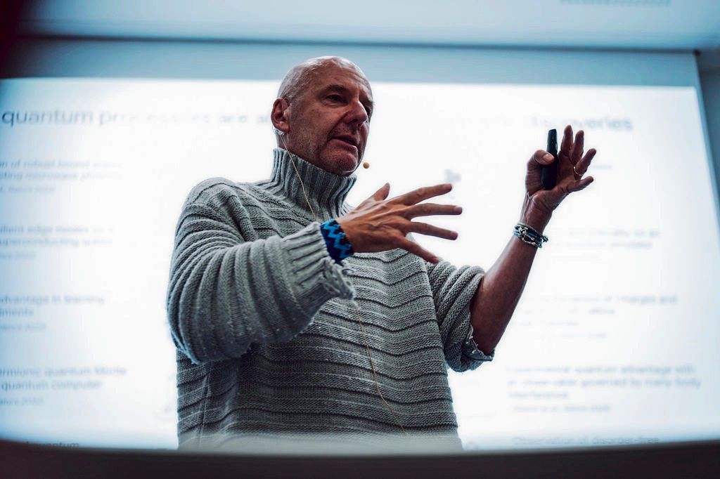 Physiker Neven: "Quantenrechner können bestimmte Algorithmen ...