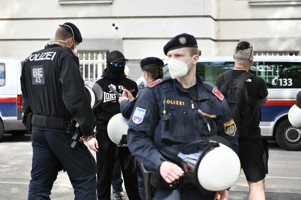 Bedrohte Journalisten: Das Erbe der Corona-Demos - Colette M. Schmidt ...