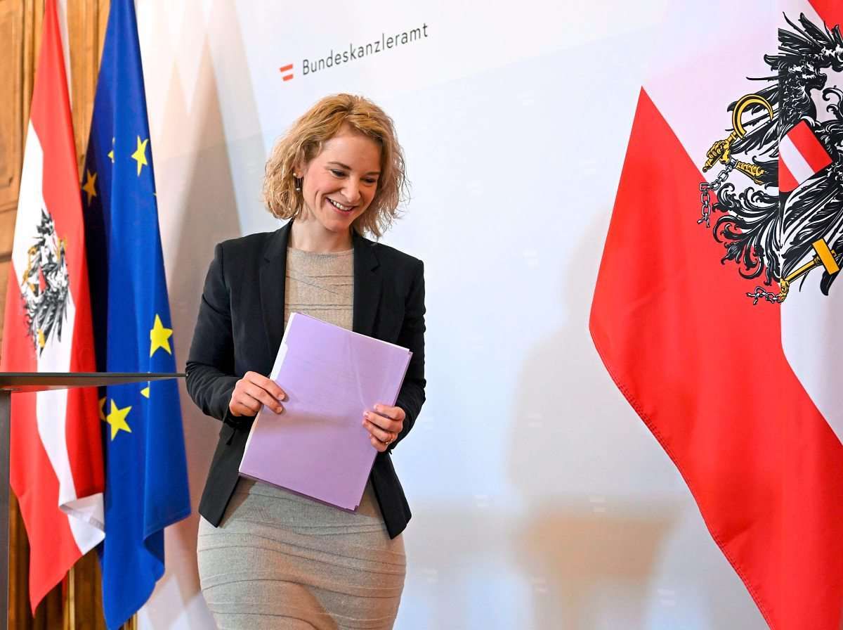 Frauenministerin Eva-Maria Holzleitner: "Ja, ich bin Feministin" - Geschlechterpolitik ...