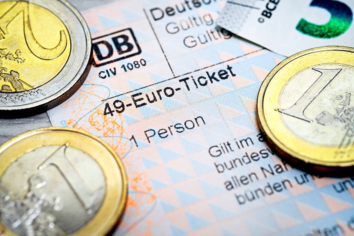 In Deutschland startete Verkauf des 49-Euro-Tickets - Deutschland ...