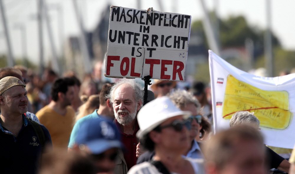 Virale Querfront: Von QAnon, Neonazis und Wegbegleitern der Schwarzen ...